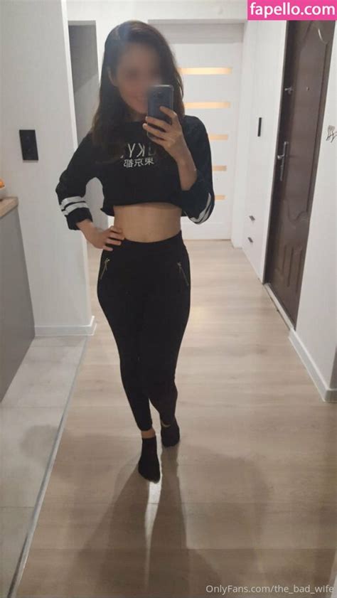 Laura Thebadwife The Bad Wife Nude Leaked Onlyfans Photo Fapello