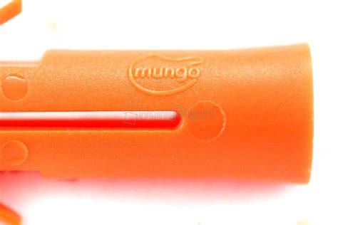 Дюбель нейлоновый MN Mungo. Дюбель нейлон Мунго MN и MNL.