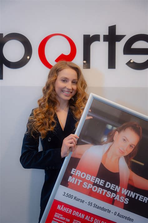 Das Model Charlott Josefin Ist Das Neue Werbegesicht Für Den Hamburger