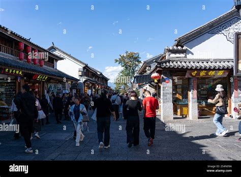 Dali Old Town China November 19 2024 A Bustling Street Scene In