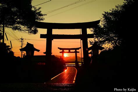 鳥居の中に朝陽 2 GANREF