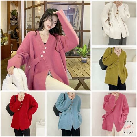 ꕥcatalog Fashionꕥ เสื้อคาร์ดิแกนไหมพรมกันหนาว ดีเทลติดกระดุมเฉียงข้าง 5 สี ทรงคอวี