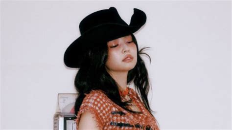 Blackpink Jennie Performs Mantra At Mbc Show Ahead Of Official Release