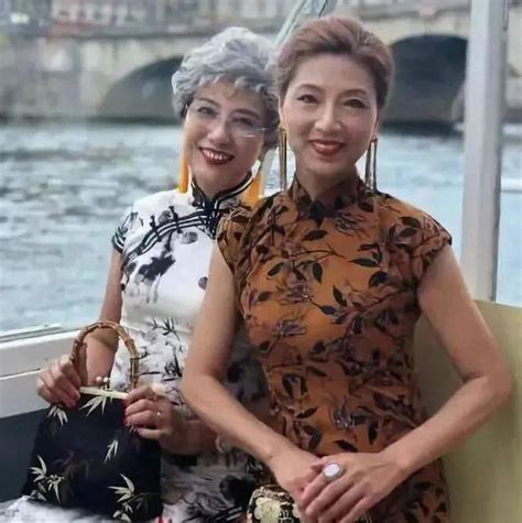 中国奶奶穿旗袍游巴黎，惊呆老外：美与年龄无关生活健身年轻人