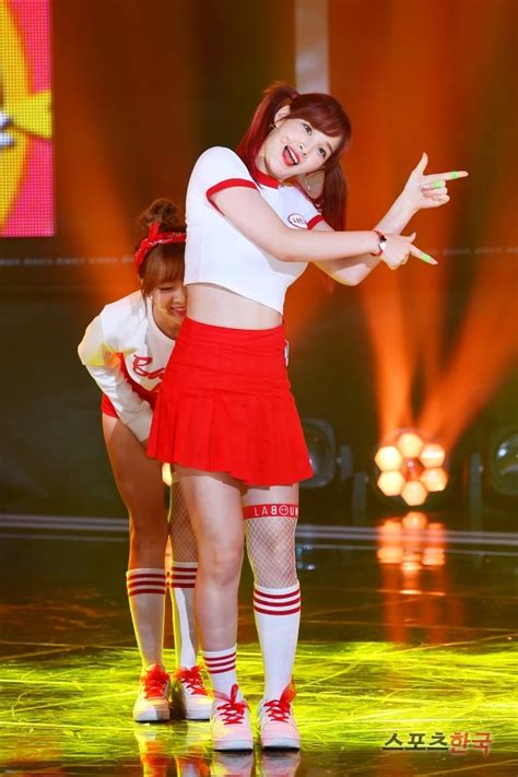 라붐 율희 더 사랑스러워졌네~