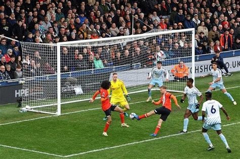 Late Luke Berry Strike Secures 1 1 Draw For Luton Against Nottingham