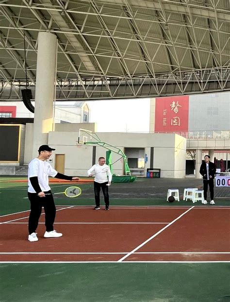 一公司陕西汉中东辰外国语学校二期建设项目举办羽毛球比赛员工劈杀余明