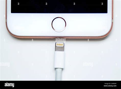 Lightning Connector Hi Res Stock Photography And Images Alamy