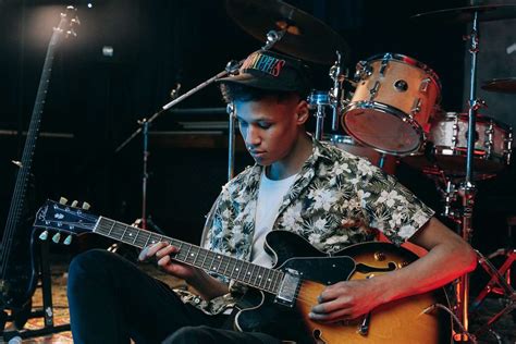 Can You Play Electric Guitar Without A Pick Stg🎸