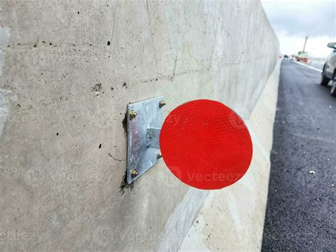 A Cats Eye Is A Passive Reflector Whose Function Is To Reflect Light