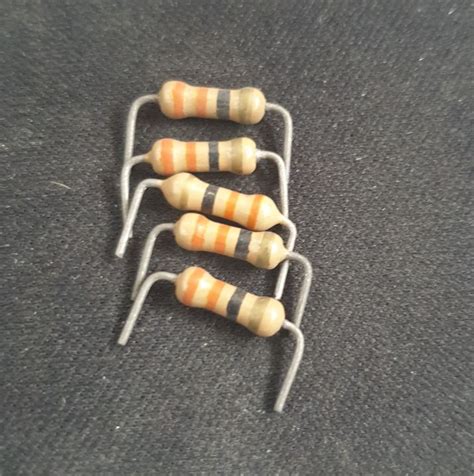 Resistor 0 5watt 33 Ohm 5 Toleransi Oranye Oranye Hitam Emas Per 5pcs Lazada Indonesia
