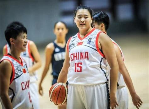 中国女篮界的“大宝贝”，体重200斤天赋超强，被称为女篮奥尼尔刘禹彤中国女篮奥尼尔新浪新闻