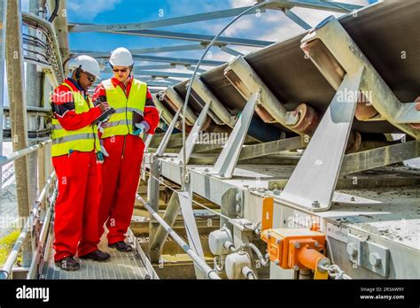 Conveyor Belt Transporting Platinum Ore For Processing With Mining
