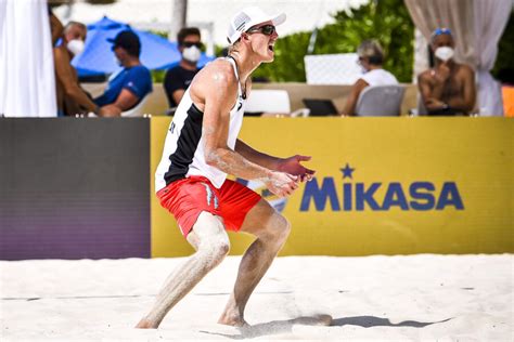 Sarah Sponcil Kelly Claes Tri Bourne Trevor Crabb Moving On To Day Two