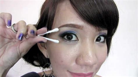 Removing Contact Lens With Q Tips Youtube