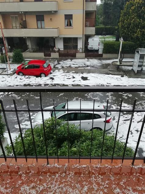 Maltempo Toscana Temporali Con Grandine In Molte Zone Imbiancata