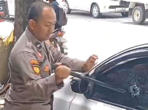 Ditinggal Belanja Balita Di Banyuwangi Terkunci Di Mobil