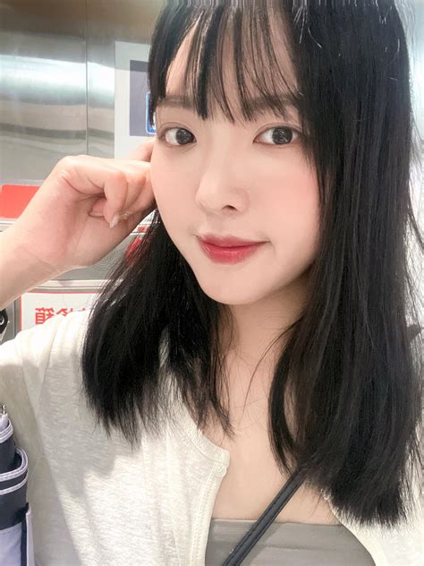 淺淺的分享一下最近很喜歡的韓女自拍濾鏡 Snow 的no Filter 沒有誇張的美肌 但是又有修飾我很喜歡 Filmhwa 這app雖然要