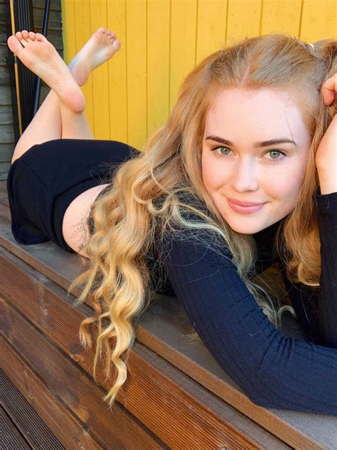 Who Love Redheads 🙋 But Redheads With Beautiful Feet Feetplaza