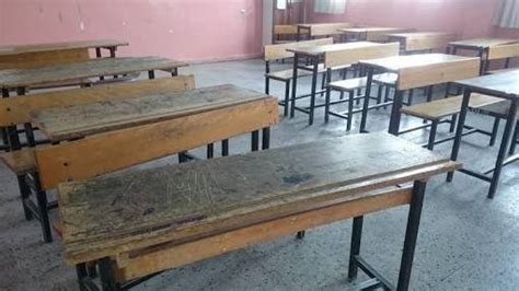 O eski tahta sıralar yok mu Milyonlarca çocuğun belini siken o tahta