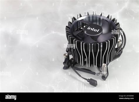 Close Up New Intel Hight Performance Active Cpu Cooler With Fan Copper Plate And Aluminum Fin