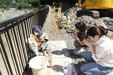 九州豪雨から4年犠牲者に献花 熊本県球磨村 写真特集110 毎日新聞