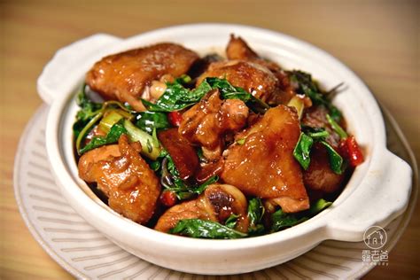 【食譜】三杯雞｜經典台菜料理，塔香四溢鹹香入味 露老爸and露瑪