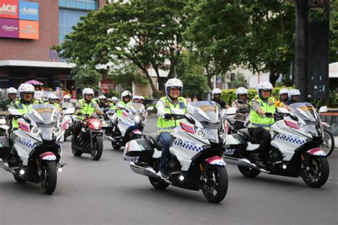Cek Pengamanan Nataru Ganjar Motoran Keliling Semarang Bersama Kapolda