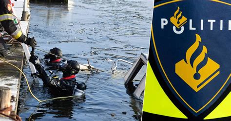 Bootje Ligt Half Onder Water Met Daarnaast Een Reddingsvest En Dus