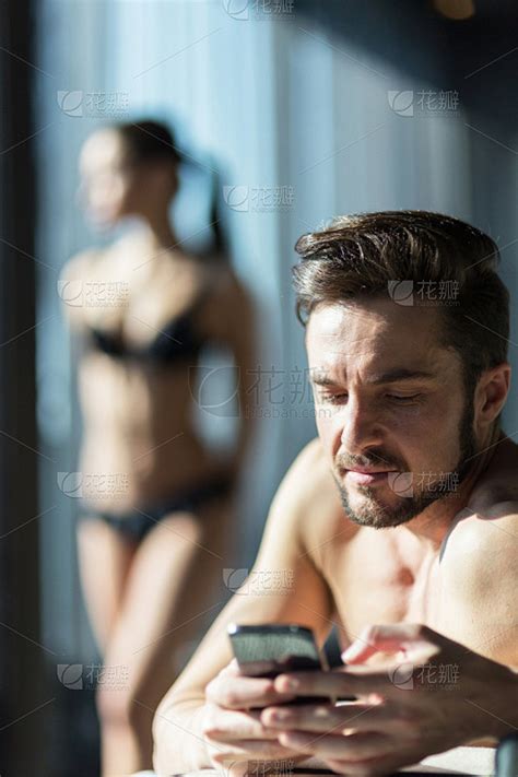 外遇青年人妻子男人男性美不诚实丈夫垂直画幅男性仅成年人