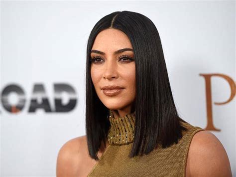 Kim Kardashian Klettert Nackt Auf Einen Baum F R Aktband Night Bird