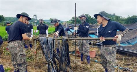 수해 복구 작전 펼치는 육군 37사단 장병들