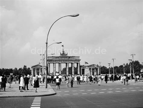 DDR Fotoarchiv Berlin Brandenburger Tor Und Pariser Platz In Berlin