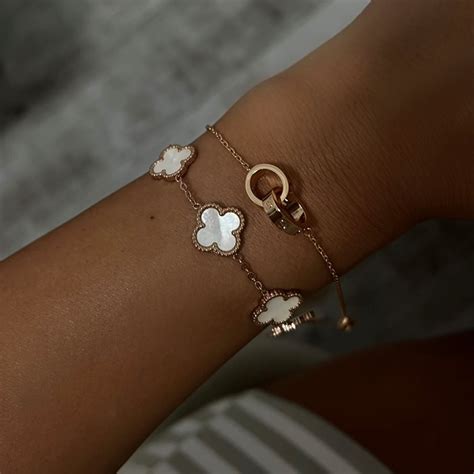 צמיד פרחי ואן קליף פנינה