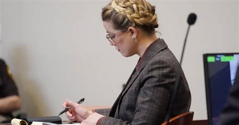 Jueza rechaza la petición de abogados de Amber Heard de desestimar el