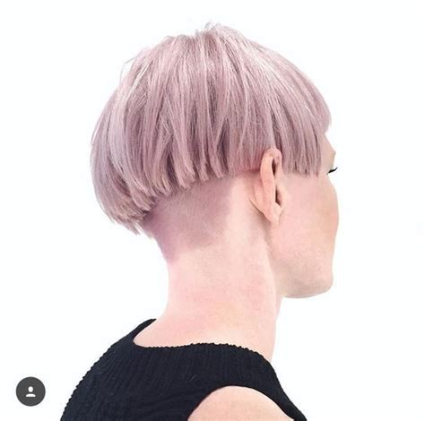 Стрижка паж на короткие волосы Edgy Hair Bowl Cut Cool Blonde Hair