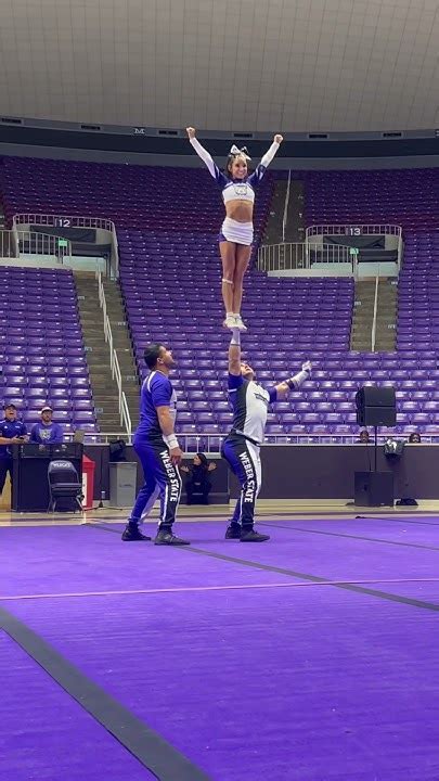 Coach Reaction In The Back Sportshorts Acro Cheer Workout Fitness Work Katabela Youtube