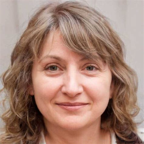 Celestina Gaina Accesorii Inovative Ce îmbină Tradiția și Moda Sustenabilă