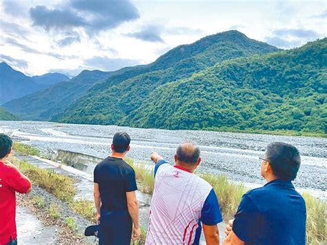 花蓮溪水暴漲 19人困沙洲待援 地方 中國時報