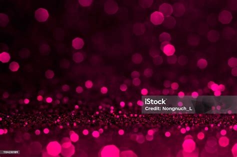 밝은 배경으로 부드러운 이미지 추상적 인 Bokeh 어두운 빨간색 핑크 퍼플 울트라 바이올렛 블랙 컬러 밤 빛 우아함 부드러운 배경이 나 새 해에 대 한 예술 작품 디자인