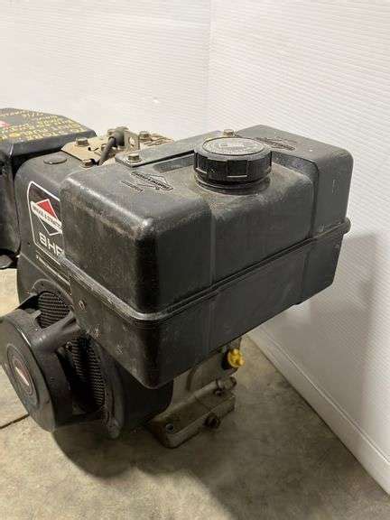 Briggs Stratton 8 HP Gas Motor Runs Albrecht Auction Service