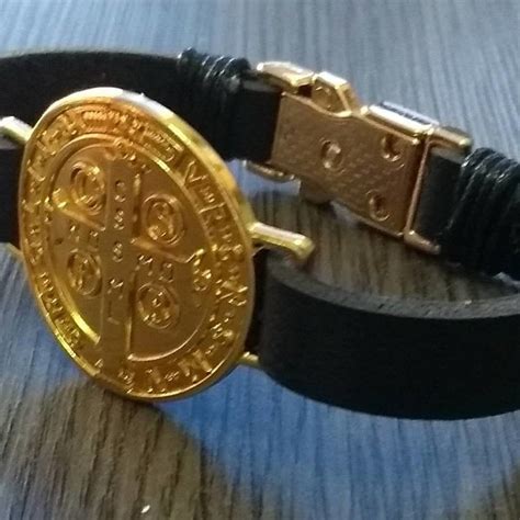 Pulseira em Couro Medalha São Bento Elo Produtos Especiais