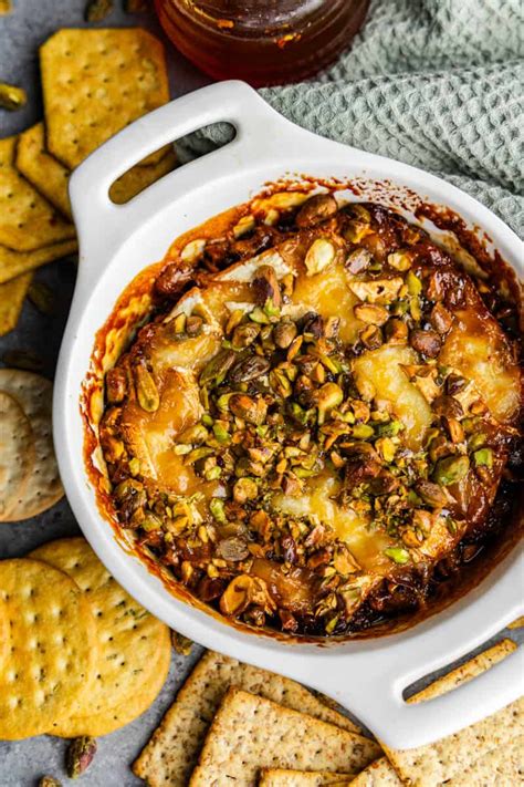 Hot Honey Pistachio Baked Brie Outils De Cuisine Haut De Gamme