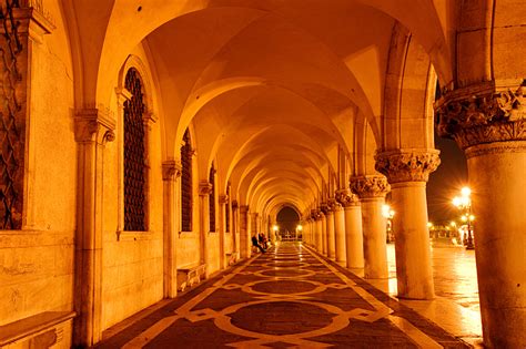 拱门doges Palace在下面公爵宫总督宫文艺复兴廊柱威尼斯宫殿广场意大利图片素材下载 稿定素材