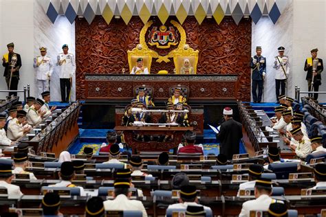 GALERI GAMBAR ISTIADAT PEMBUKAAN MESYUARAT PERTAMA PENGGAL KETIGA