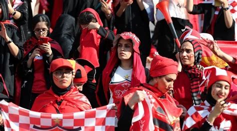 چه شده که زنان در ورزشگاه ها حرف های رکیکی می زنند که تا حالا مختص