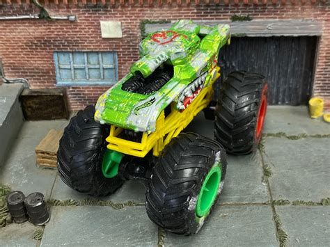 Loose Hot Wheels Monster Jam Monster Truck Invader Stealth Green