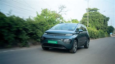 100 Mg Evs Delivered On Dhanteras Motoarc Latest Car And Bike News