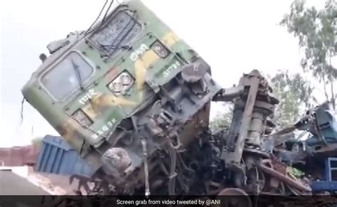 पश्चिम बंगाल में बांकुरा के ओंडा रेलवे स्टेशन पर दो मालगाड़ियों की