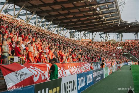 Frekwencja Na Polskich Stadionach Widzew Zaczyna Sezon Na Podium